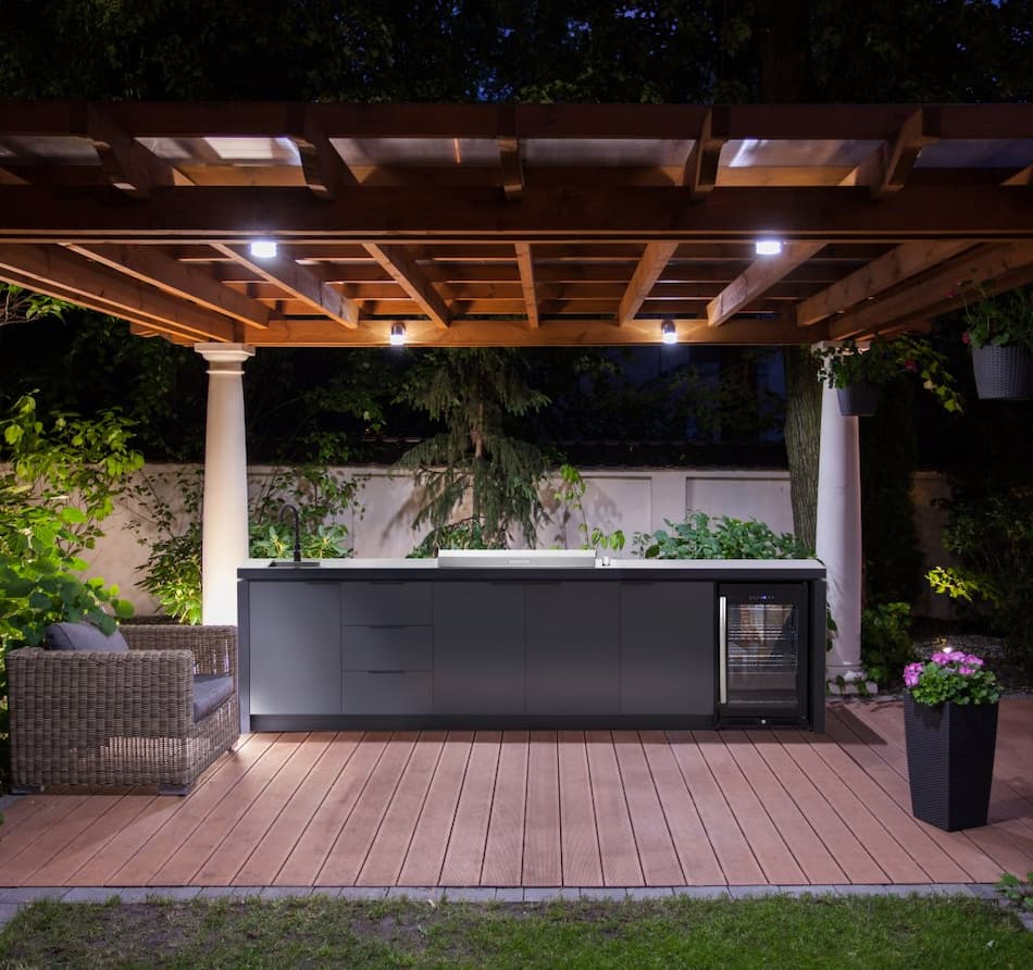 Outdoor Kitchen Roof Ideas for Year-Round Shelter – Suns Lifestyle